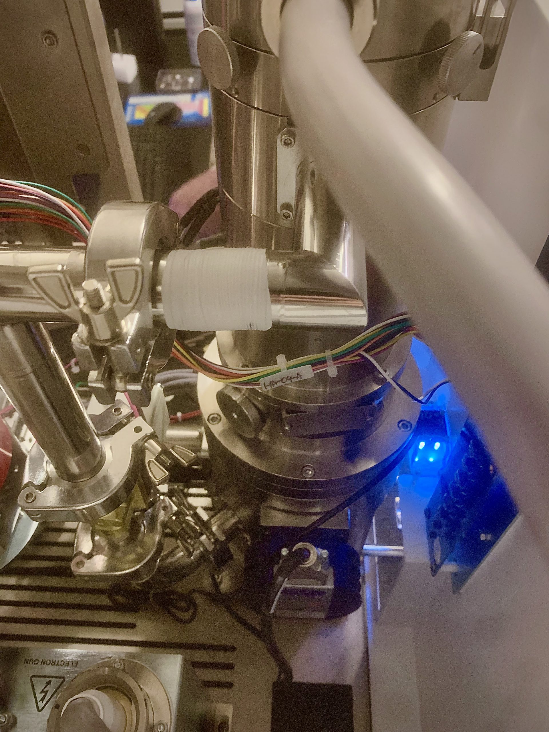 Improve Image resolution in Electron Microscopy with Digivac FYRA